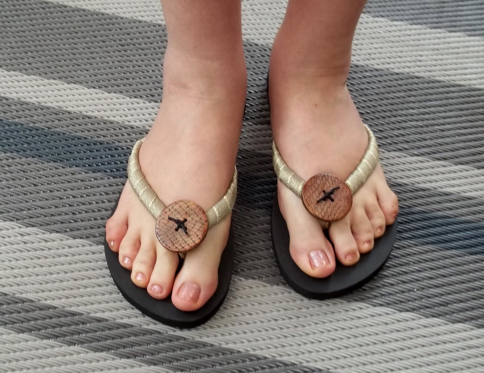 13 DIY Flip Flop Ideas - Six Clever Sisters