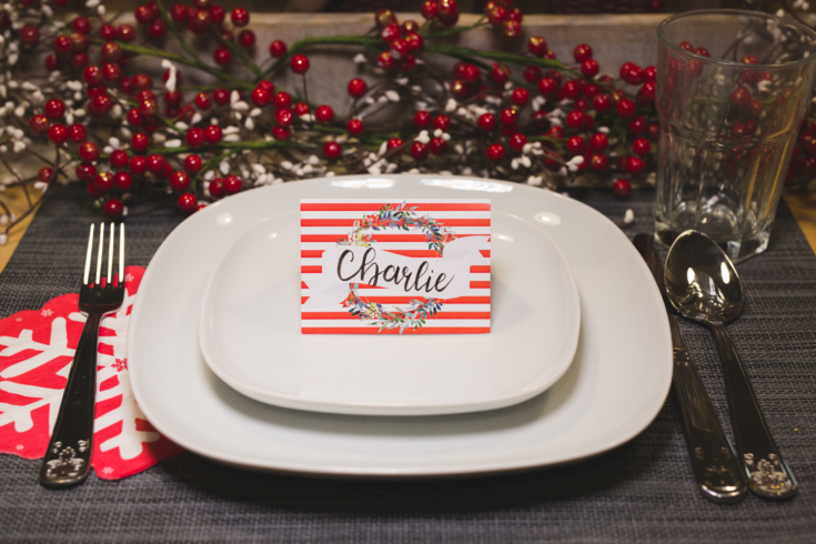 Christmas Table Place Cards { FREE PRINTABLE} - Six Clever Sisters
