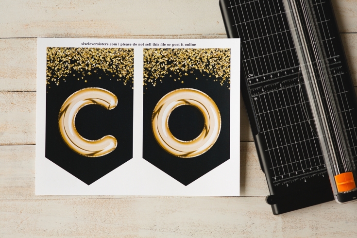 Graduation banner, Black and Gold - Free Printable - Six Clever Sisters