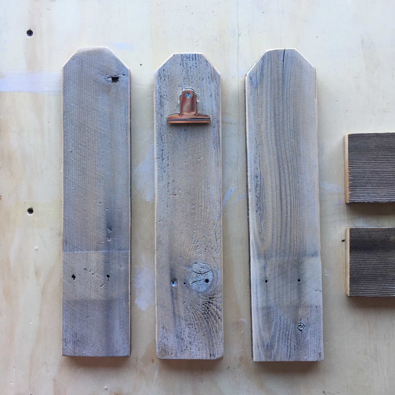 Reclaimed Wood Frame Tutorial - Six Clever Sisters