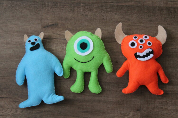 Free Felt Monster Pattern (Easy Sewing Tutorial!) – Six Clever Sisters