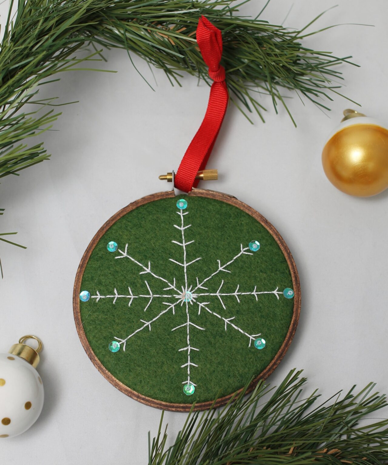 DIY Felt Christmas Ornaments to Make for Holiday Crafts - Six Clever ...