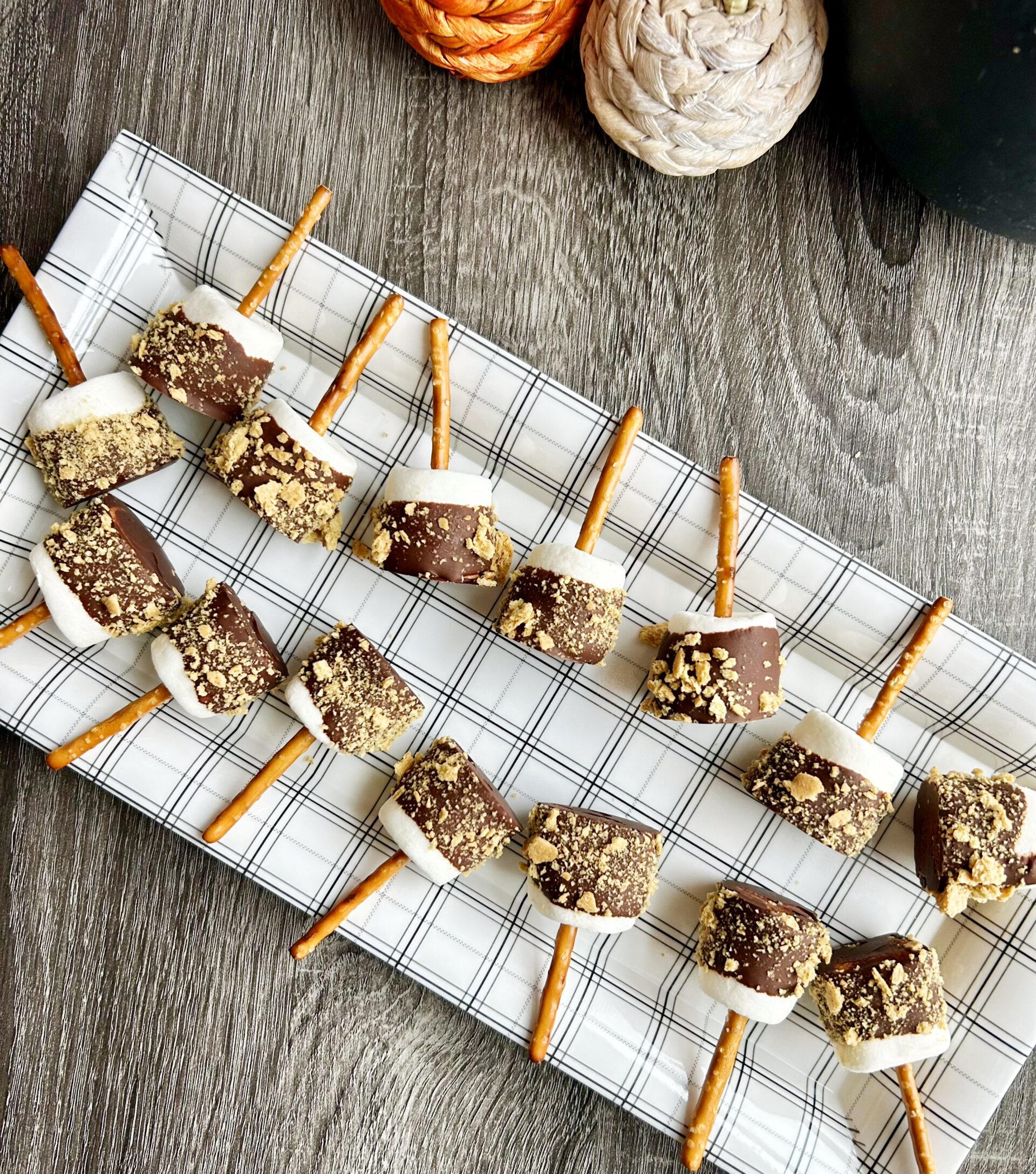 How to Make Easy Marshmallow S'mores Pops - Six Clever Sisters